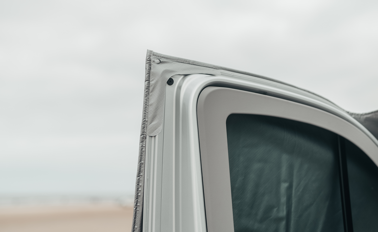 How do I attach the windscreen insulation to my Eriba Car? – Hymer ...